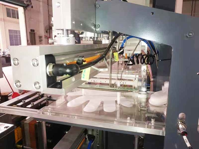 Servo Driven 1 Pair CPE Glove Folding Packing Machine 4 Side Plastic Film Pack 2