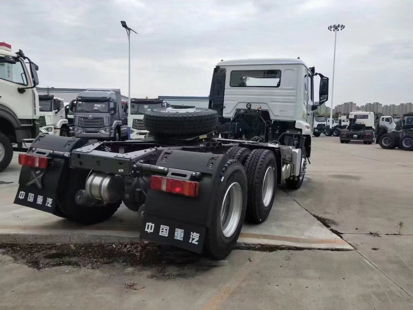 Quality HOHAN Tractor Truck 6×4 RHD 400 HP New HOWO for sale