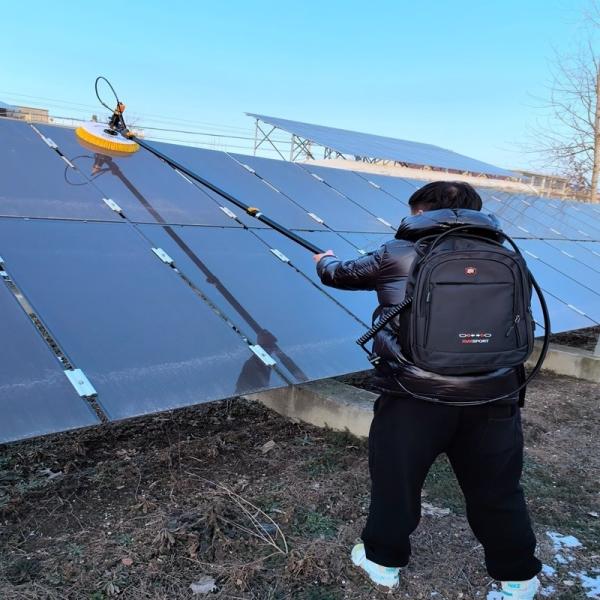 Quality Solar Panel Cleaning System with Single Head Spin Brush and 7.5 Meters for sale