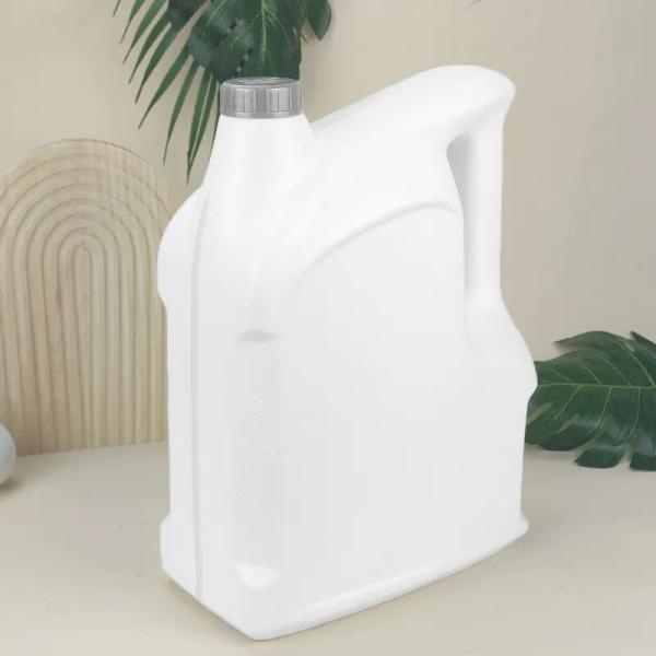Quality Secure Sealing Plastic Lube Oil Bottle With Plastic Lid For Durable Storage for sale