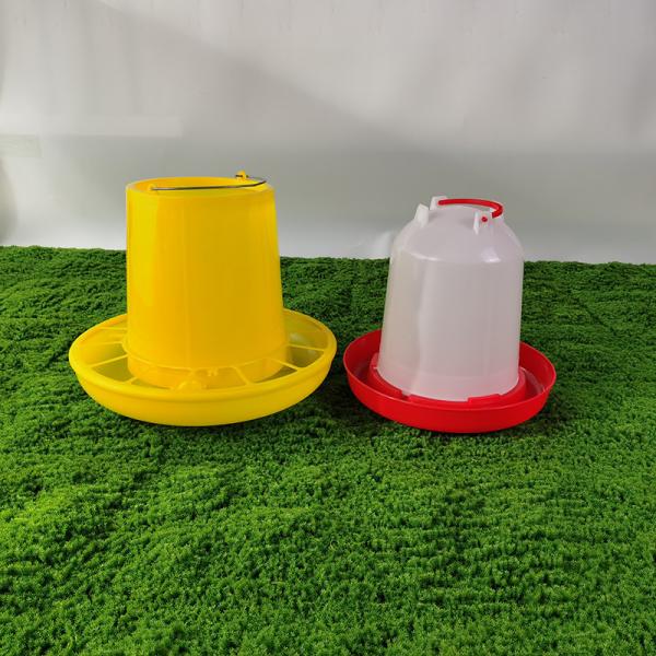 Quality Modern Round Plastic Poultry Ration Feeding Bucket Durable Design For Optimal for sale