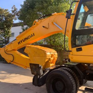 Quality HYUNDAI 210W-7 Old Wheel Excavator , Used Construction Equipment 124KW For for sale