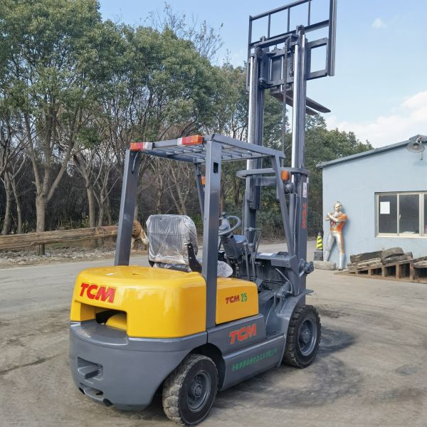 Quality 2.5 Ton TCM Forklift FD25T5 Used 2.5ton Forklift with Standard Overall Dimensions for sale