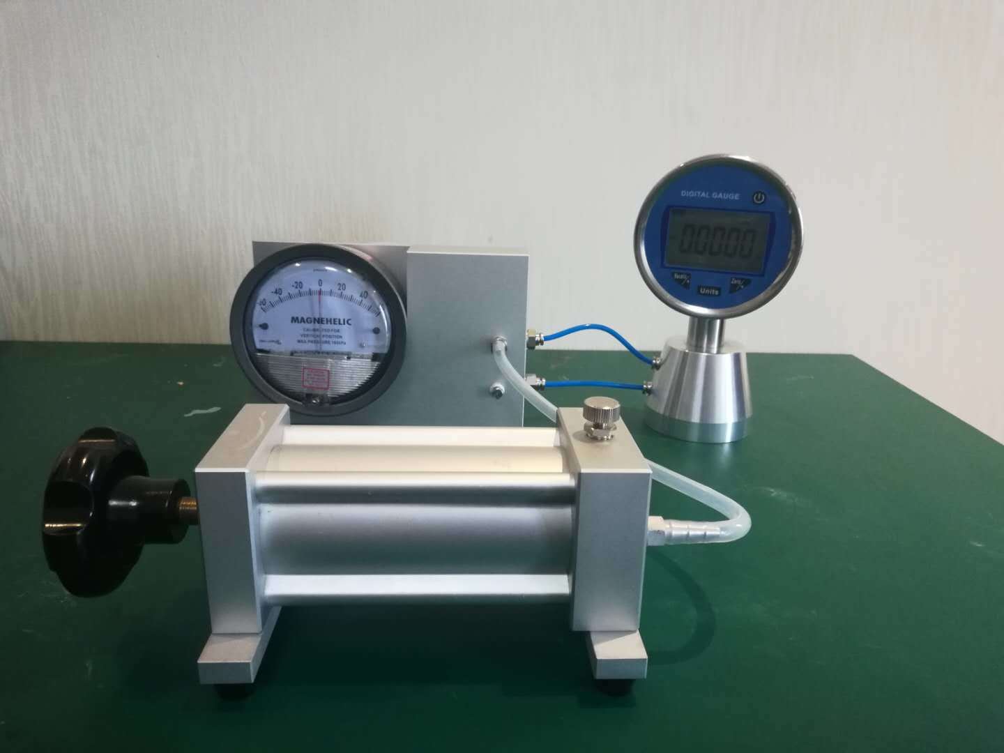Quality Micro Differential Pressure Gauge Calibration instrument for sale