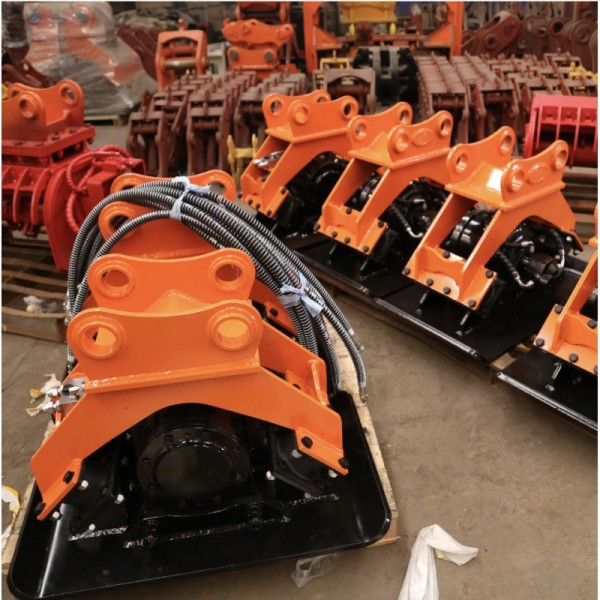 Quality SC04 Mini Excavator Compactor Hydraulic Vibrating Soil Compactor 4kw for sale
