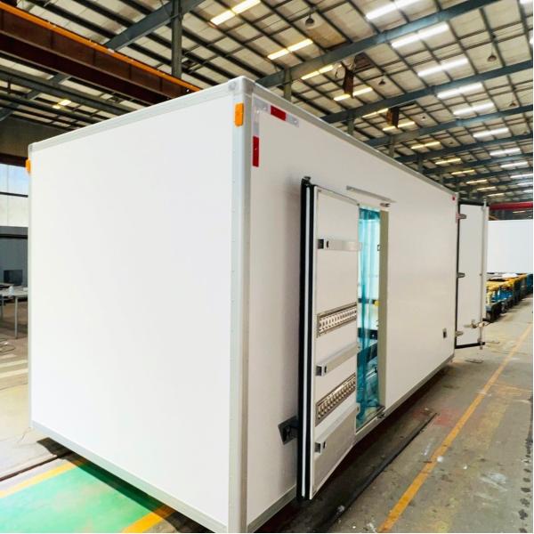 Quality 16FT Refrigeration Truck Box Body For Isuzu Truck Chassis for sale