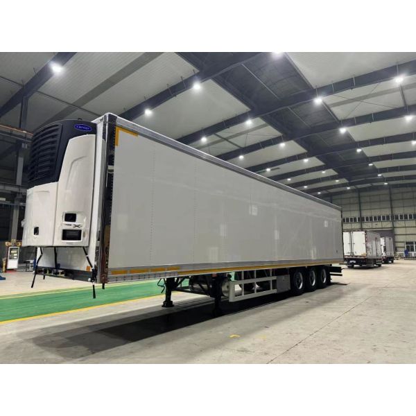 Quality Large Volume Food Transport Sinotruk Chassis Refrigerated Trailer 8.000kg Gross Weight for sale