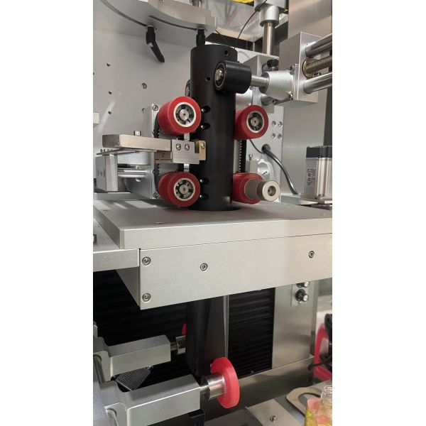 Quality Hdpe Leverage Bottle Shrink Sleeve Machine PVC POF Bottle Labeling Machine for sale