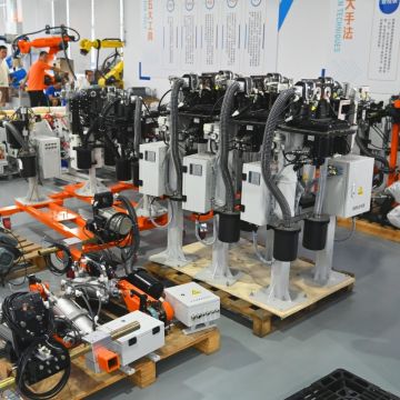 Quality Aida 210kg ARC Welding Robot 6 Axis Point To Point Control For Precision Tasks for sale