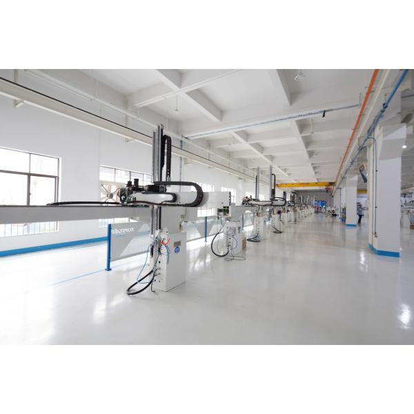 Quality High Efficiency Swing Arm Robot , Injection Moulding Industrial Robotic Arm for sale