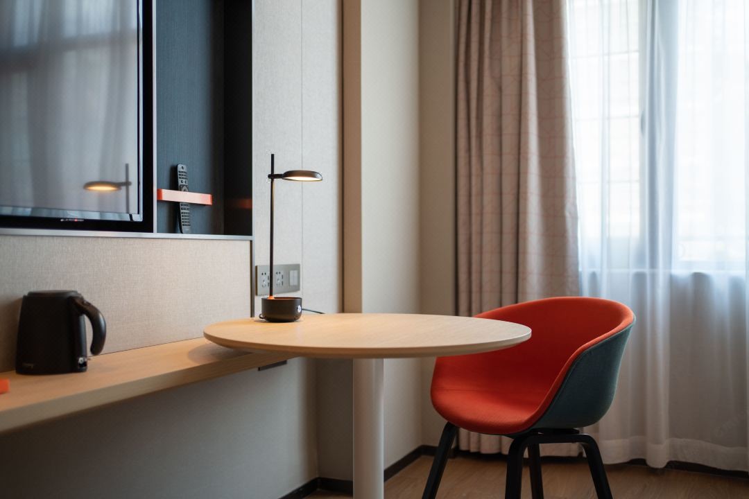 Hotel Guest Room Furniture for Comfortable and Contemporary Hotel Accommodations