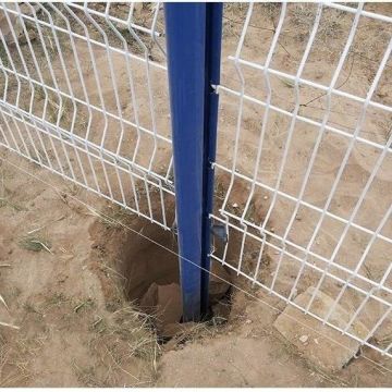 Quality Galvanized electrostatic spray or PVC dipped coating SHS post welded mesh fence for sale