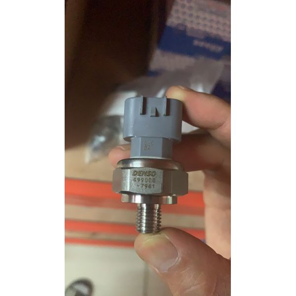 Quality 83520-E0070 Oil temperature sensor HINO  J08E J05E for sale