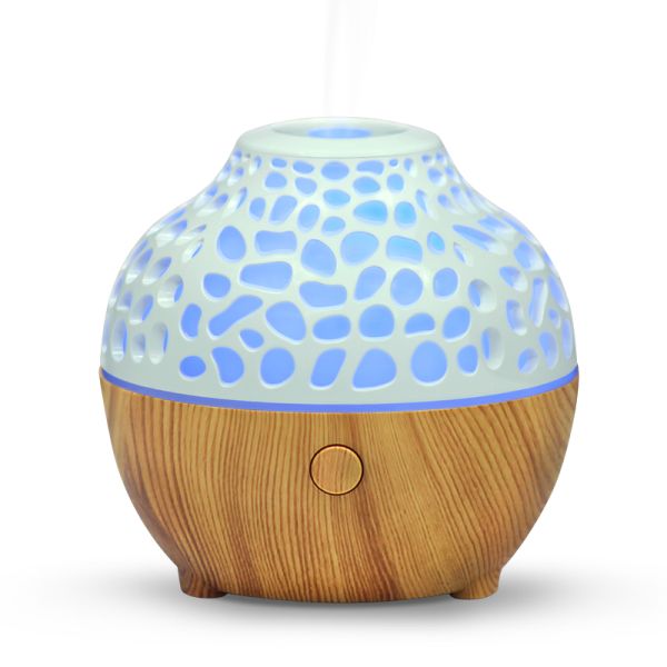 Quality Small USB Aroma Diffuser Mini Portable Essential Oil Humidifier Quiet Operation Suitable for Office Home Desk and Travel for sale