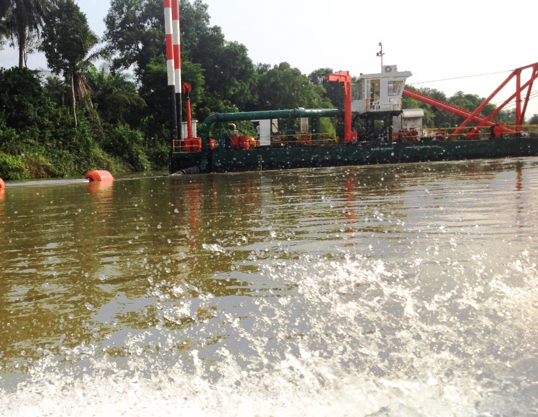 18 inch cutter head dredger in operation at river site
