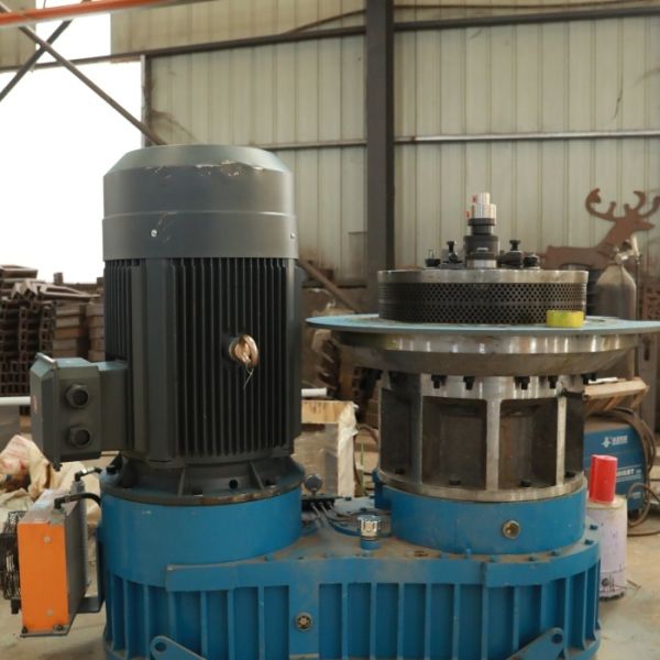Quality Flat Die Wood Pellets Machine 1100kg/ H 800kg/ H Energy Saving Rustproof for sale