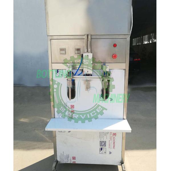 Quality 0-5L Bottle 2 / 4 Manual Filling Heads Mineral Water Bottling Machine for sale