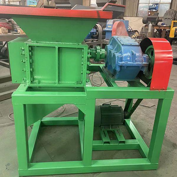 Quality 0.6T Weight Wood Recycling Shredder with Multifunctional and Double Shaft Design for sale