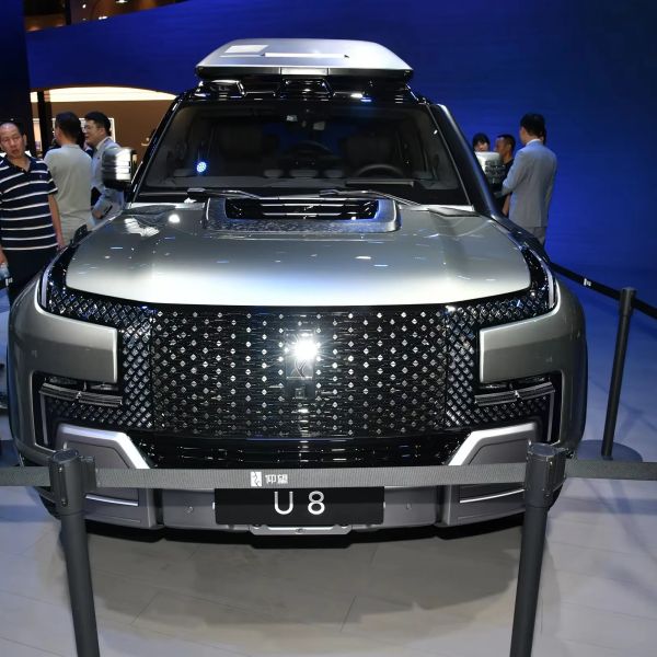 Quality Max. Power 220kW Lithium Iron Phosphate Battery 2023 BYD Yangwang U8 Range Extended SUV for sale