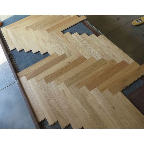 Quality Matt Natural Oak Herringbone Engineered Parquet Flooring 600 X 70 X 10MM for sale
