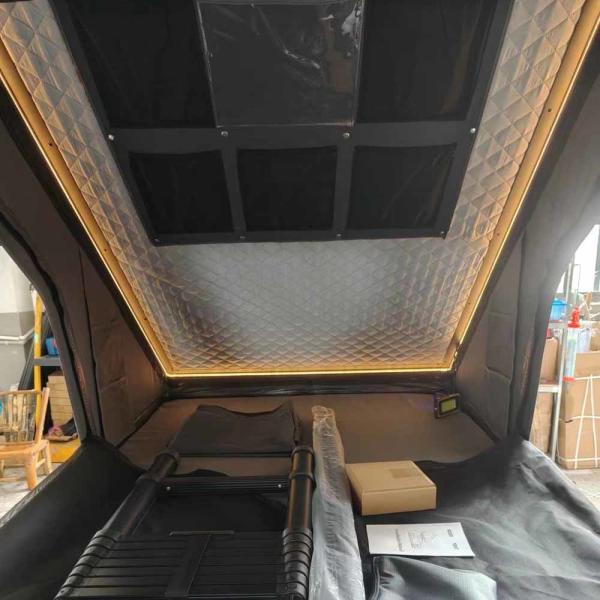 Quality 3-4 Person Easy Install Rooftop Clamshell Tent Hard Cover Rooftop Tent for sale