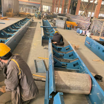 Quality Mobile Crawler Ship Loader Conveyor For Bulk Material Port Loading Unloading for sale