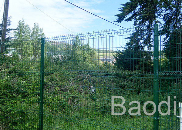 Quality Highway Road Safety Green Wire Mesh Fence Semi Opaque With Low Carbon Steel for sale