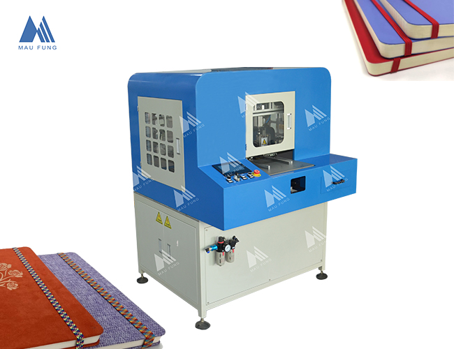Notebook making machine inserting elastic bands
