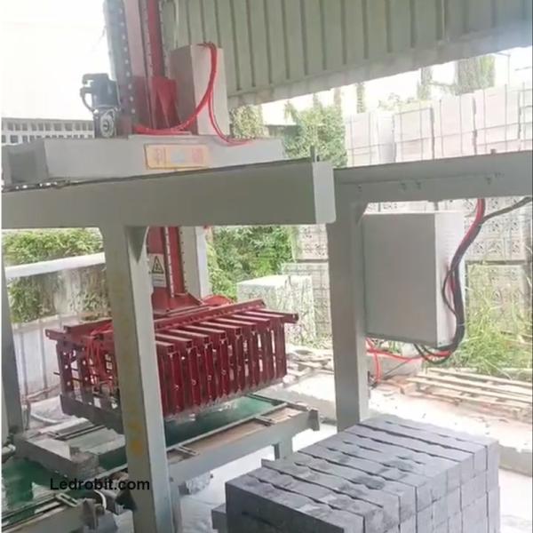 Quality 300 To 3000Kg Capacity machineic Automatic Palletizing System Gantry Palletizer for sale