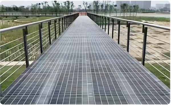 Hot dip galvanized steel grating