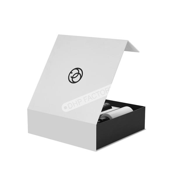 Quality Luxury White Magnetic Custom Boxes Cosmetic Packaging Boxes With Plastic Insert for sale