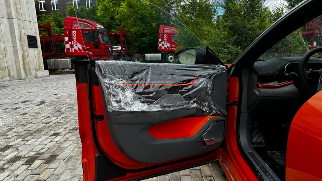 Hot Sales 001 You Version 100kwh (Orange +Z-S PORT) Customize Car