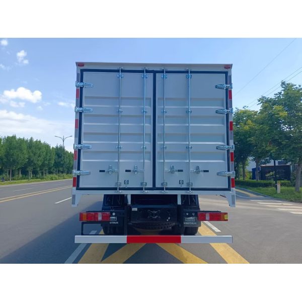 Quality HOWO-NX Box Cargo Truck 371HP for sale