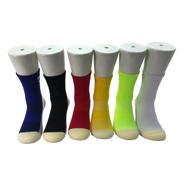 Quality Sporty Custom Logo Thick Sport Compression Athletic Anti-Slip Grip Soccer Sports Grip Socks for Men for sale