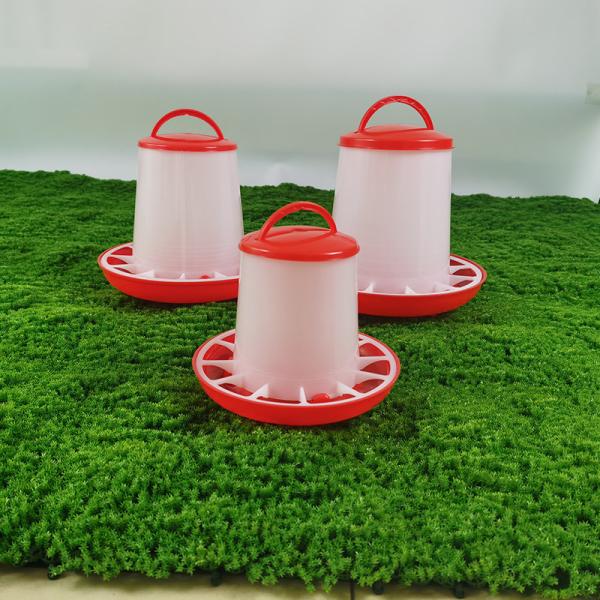 Quality Modern Red And White Cylinder Poultry Feeder 3.5L Capacity Waterproof And Easy To Clean for sale