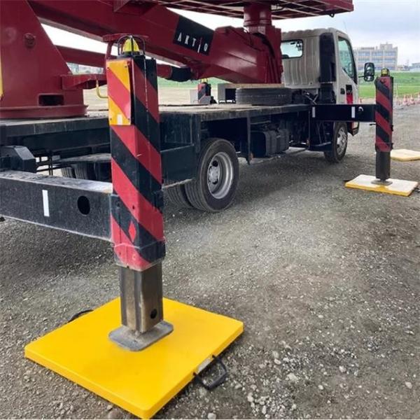 Quality Mobile Crane Truck Stabilizer Leg HDPE Outrigger Pads Platform With Handle for sale