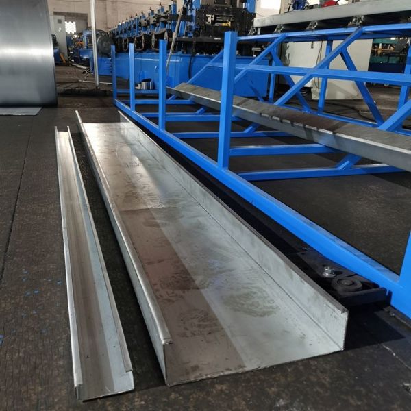 Quality 11kw U/C&Z Purlin Forming Machine For Cr12 Tile Rolling for sale