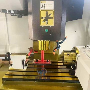 Quality 4 Axis Cnc Vertical Milling Machine VMC650 for sale