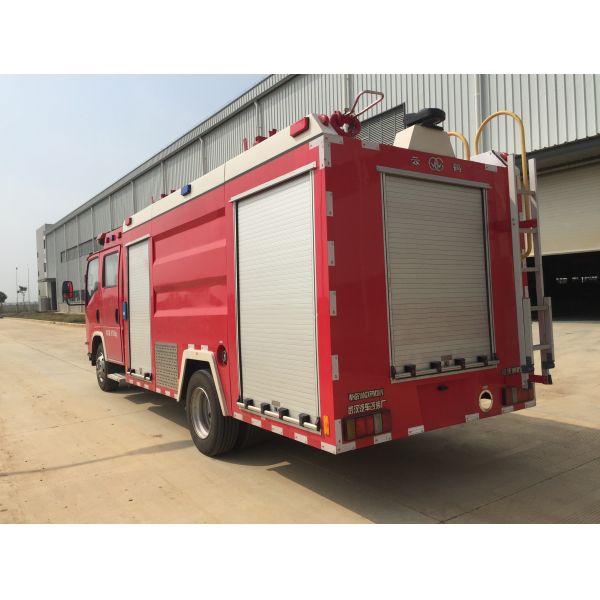 Quality ISUZU 139KW Foam Fire Truck ,  4x2 4000L Mini Fire Engine With Foam Water for sale