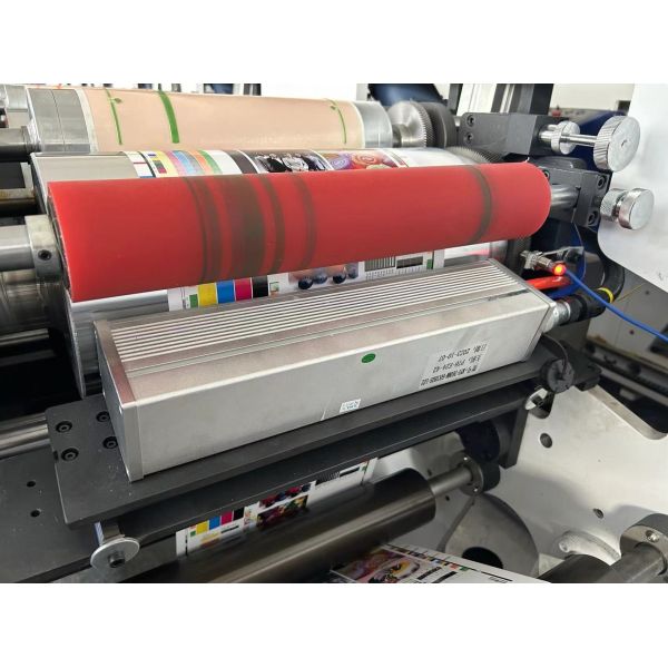 Quality High Speed Automatic 4 6 8 Color Flexo Roll To Roll Sticker Lable Printing for sale