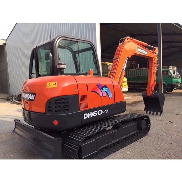 Quality South Korea Used Doosan DH60-7 60 60DX Small Mini Excavator with Original Hydraulic Pump for sale