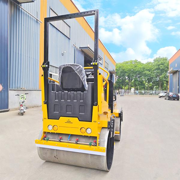 Quality Factory Supply Ride on 3000kg Vibratory Compactor Mini Road Roller Asphalt for sale