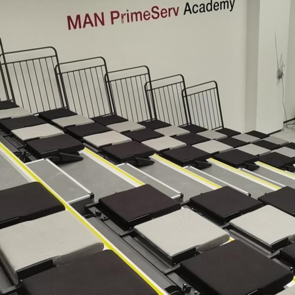 Quality Silver Retractable Bleacher Seating System Customization Height Available for sale