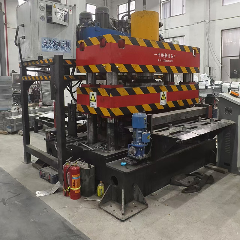 Cable tray forming machine operational view
