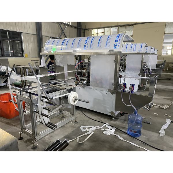 Quality Full Automatic 4 Side Sealing Wet Wipe Packaging Machine Single Sachet Alcohol for sale