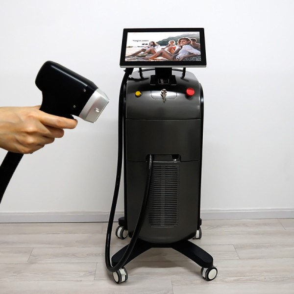 Quality Beauty 808 Nm Diode Laser Hair Removal , Skin Rejuvenation Nd Yag Laser Machine for sale