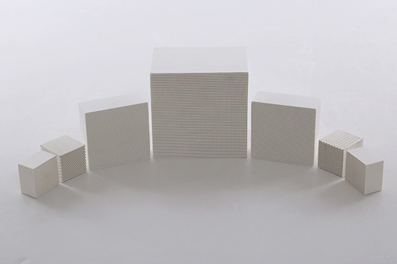 Quality MgO Cordierite Honeycomb Ceramic , Ivory Ceramic Substrates for sale