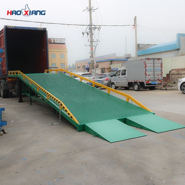 Quality 5-15tons Mobile Loading Dock Ramps Manual Temporary Dock Ramps for sale