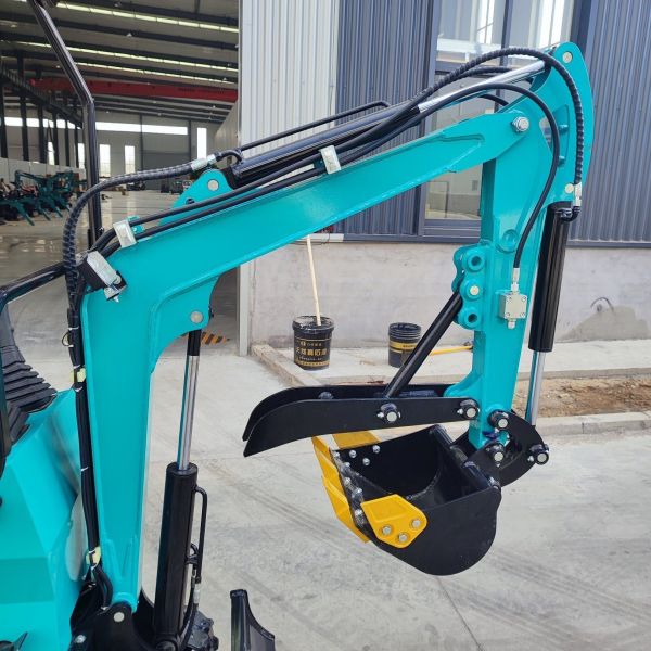 Quality Internal Combustion Drive Mini Excavator for Precise Digging on Construction for sale