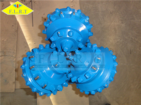 Quality Three Cone Tricone Drill Bit / Oil And Gas Drill Bits API-7-1 Standard for sale